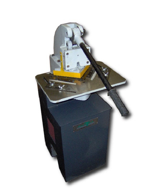 Manual corner notcher | Unimach, s.r.o.